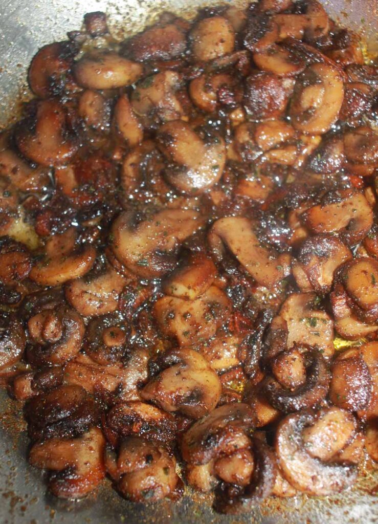 Spicy Sauteed Garlic Butter Mushrooms (White Button Mushrooms)