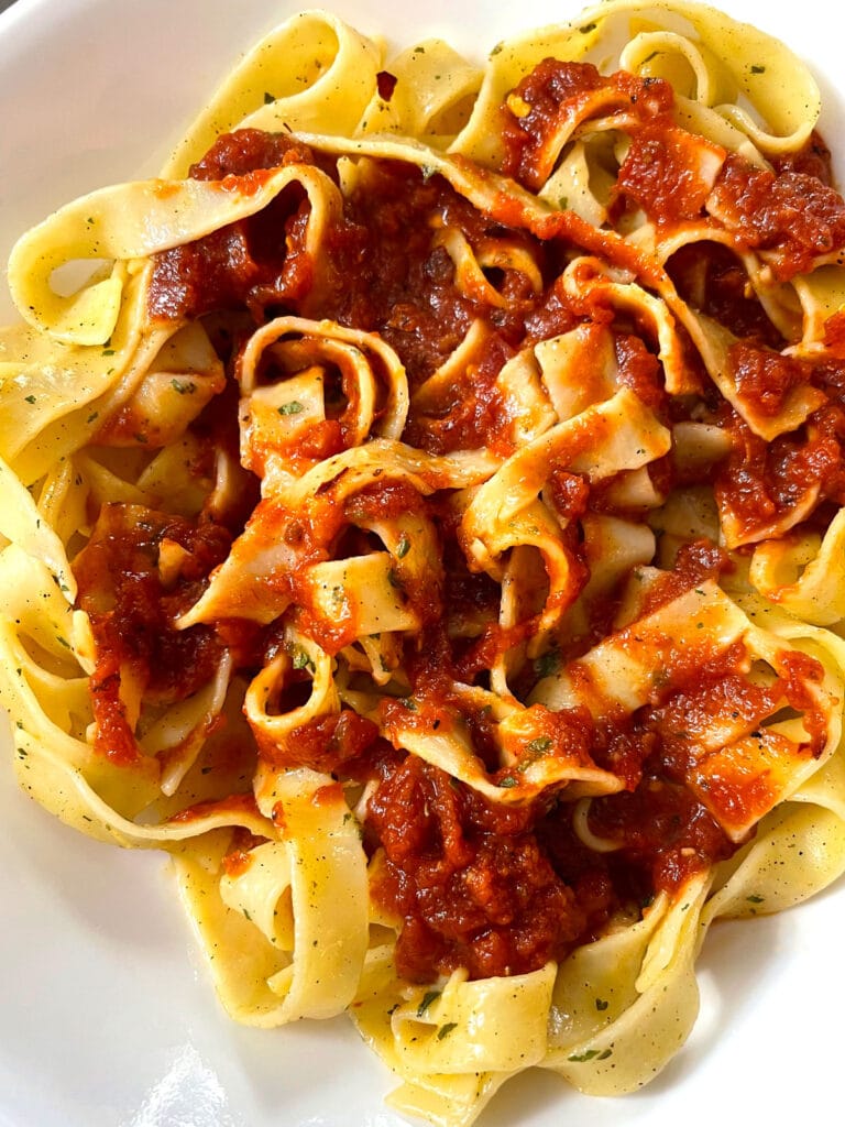 Tagliatelle Pasta With Garlic, Butter & Sauce