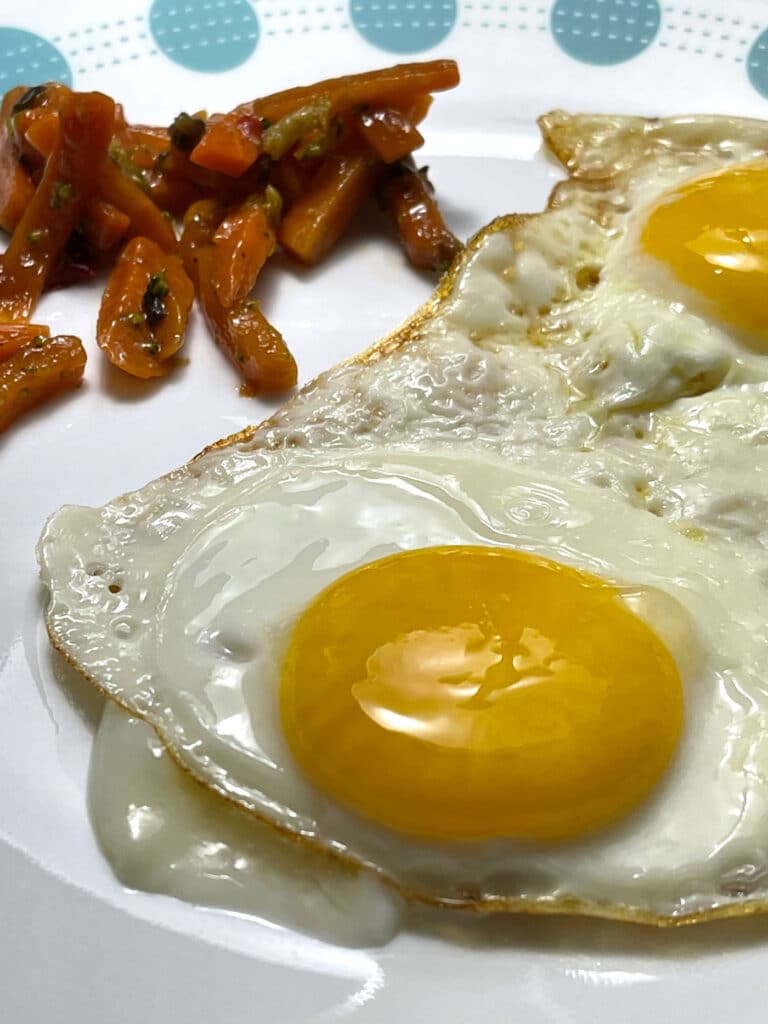 Sunny Side Up Eggs (Vs Over Easy Eggs)