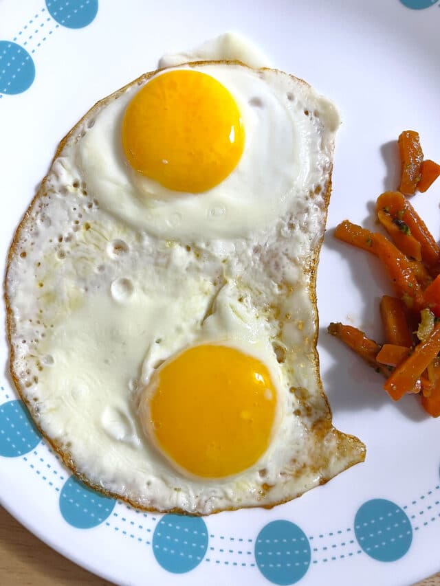 Sunny Side Up Eggs (Vs Over Easy Eggs)