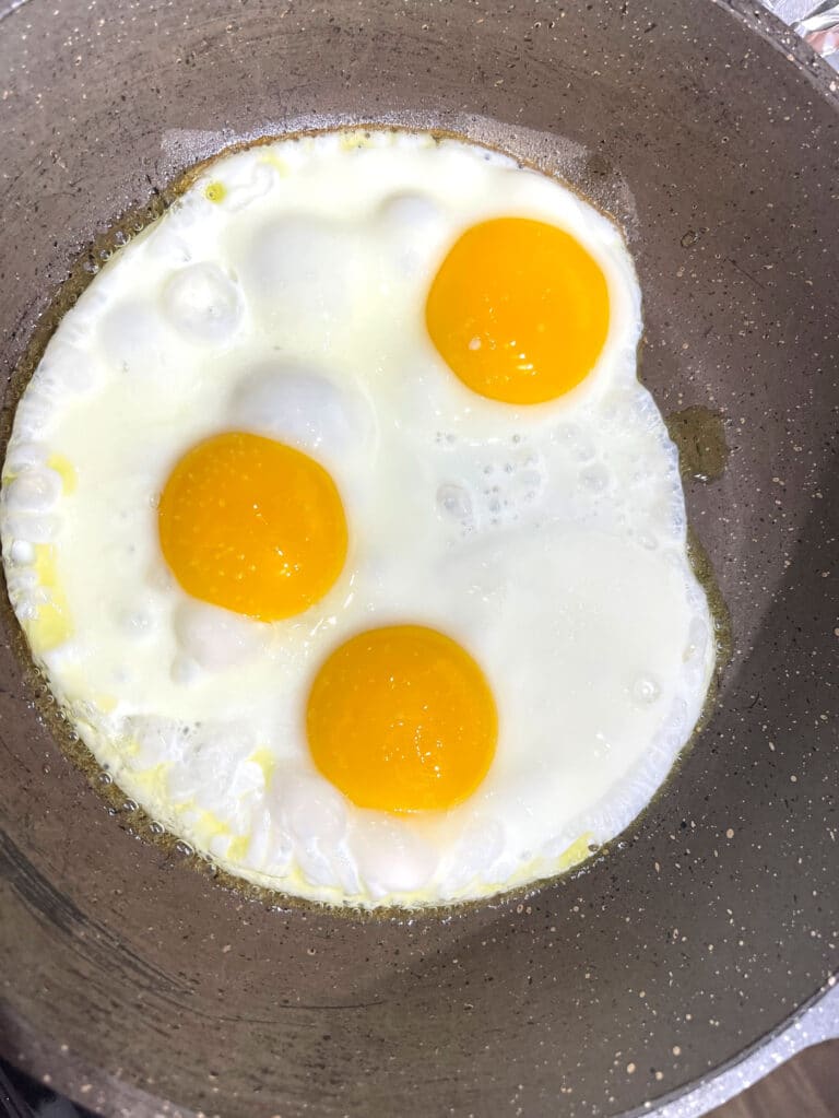 Sunny Side Up Eggs (Vs Over Easy Eggs)