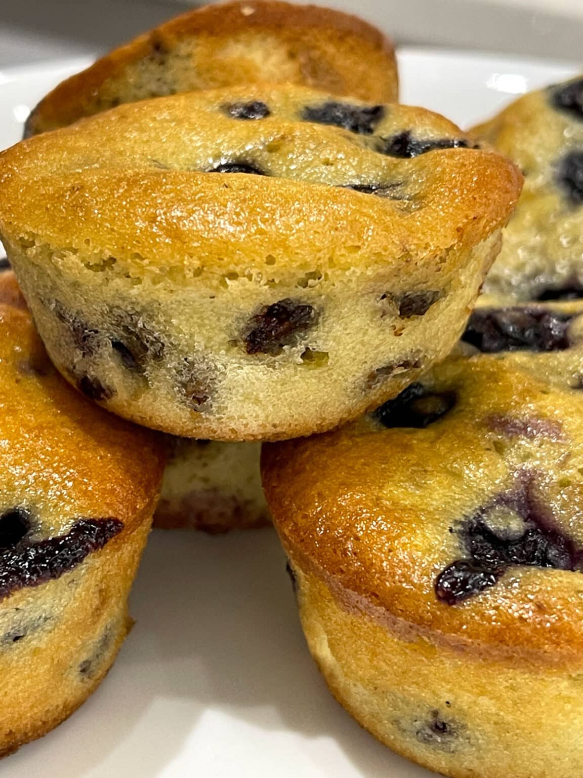 Cake Mix Blueberry Muffins With Frozen Blueberries (3 Ingredients)